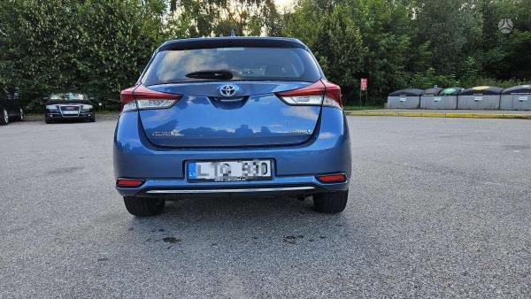 Blue Toyota Auris 2018 in Klaipeda, with an engine capacity of 1.80 L and mileage of 158 thousand km for 10900 €, photo 3 on AUTOMOTO.COM.LV