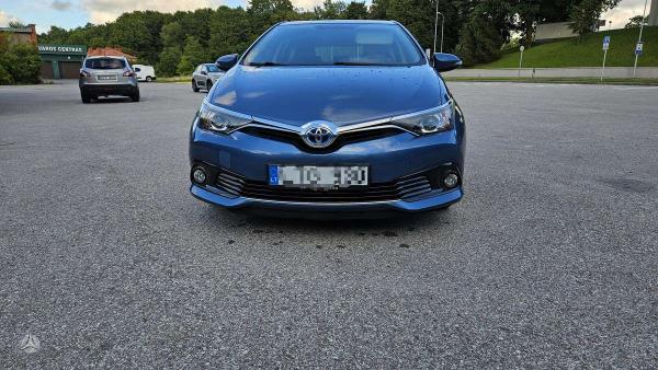 Blue Toyota Auris 2018 in Klaipeda, with an engine capacity of 1.80 L and mileage of 158 thousand km for 10900 €, photo 5 on AUTOMOTO.COM.LV