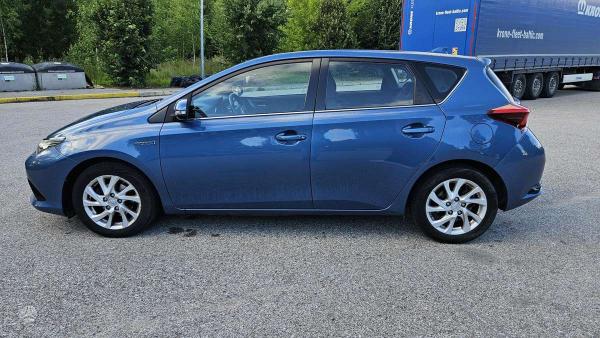 Blue Toyota Auris 2018 in Klaipeda, with an engine capacity of 1.80 L and mileage of 158 thousand km for 10900 €, photo 6 on AUTOMOTO.COM.LV