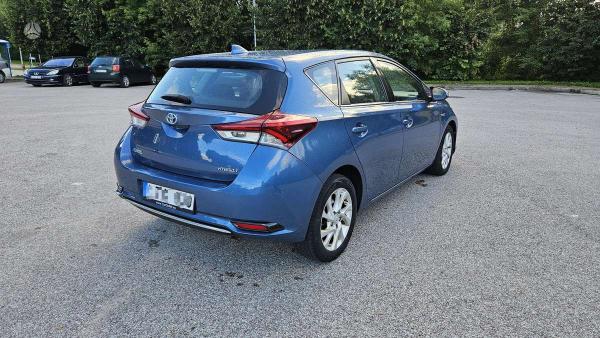Blue Toyota Auris 2018 in Klaipeda, with an engine capacity of 1.80 L and mileage of 158 thousand km for 10900 €, photo 8 on AUTOMOTO.COM.LV