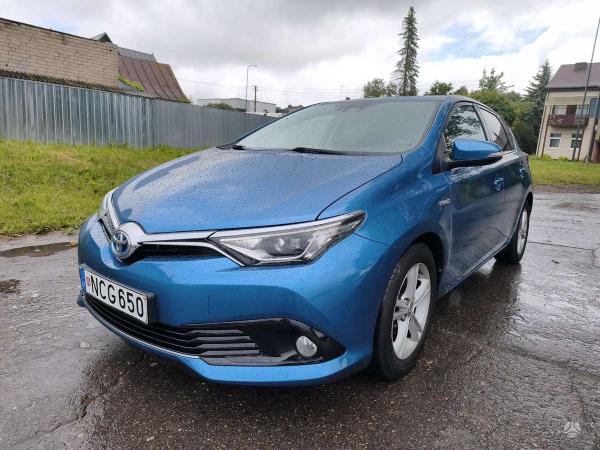 Blue Toyota Auris 2018 in Kaunas, with an engine capacity of 1.80 L and mileage of 130 thousand km for 12800 €, photo 1 on AUTOMOTO.COM.LV