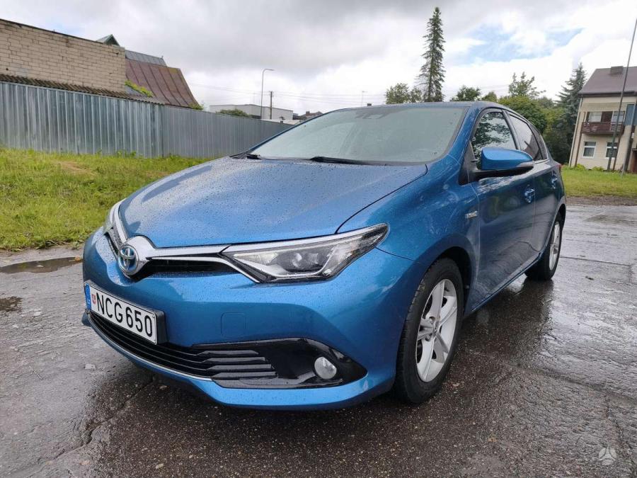 Blue Toyota Auris 2018 in Kaunas, with an engine capacity of 1.80 L and mileage of 130 thousand km for 12800 €, photo 1 on AUTOMOTO.COM.LV