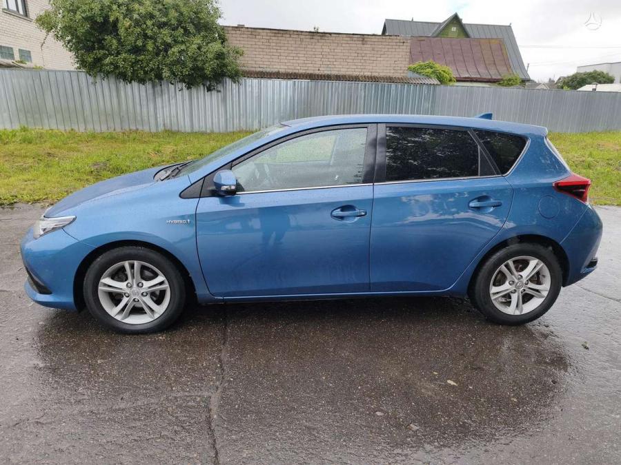 Blue Toyota Auris 2018 in Kaunas, with an engine capacity of 1.80 L and mileage of 130 thousand km for 12800 €, photo 3 on AUTOMOTO.COM.LV