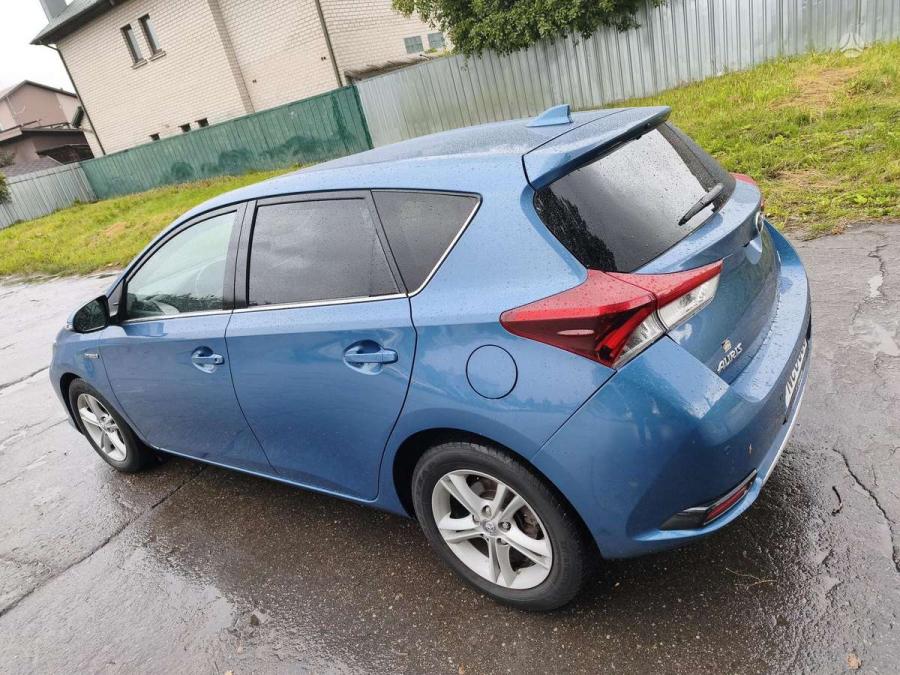 Blue Toyota Auris 2018 in Kaunas, with an engine capacity of 1.80 L and mileage of 130 thousand km for 12800 €, photo 4 on AUTOMOTO.COM.LV