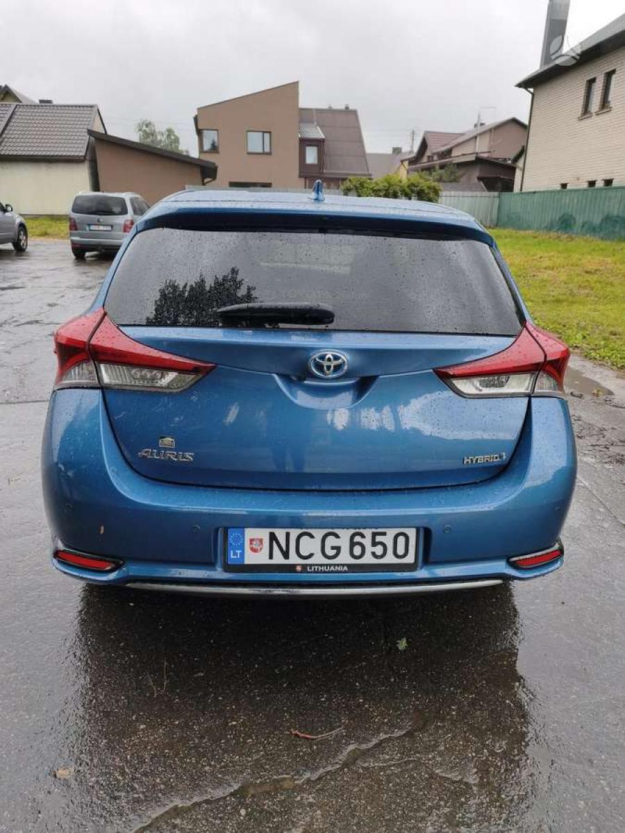 Blue Toyota Auris 2018 in Kaunas, with an engine capacity of 1.80 L and mileage of 130 thousand km for 12800 €, photo 5 on AUTOMOTO.COM.LV