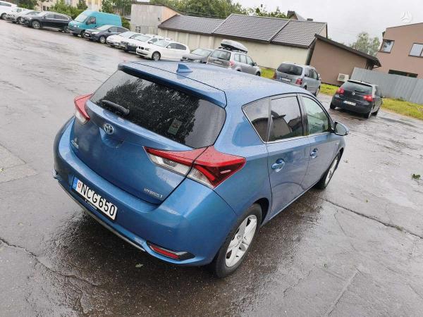 Blue Toyota Auris 2018 in Kaunas, with an engine capacity of 1.80 L and mileage of 130 thousand km for 12800 €, photo 5 on AUTOMOTO.COM.LV