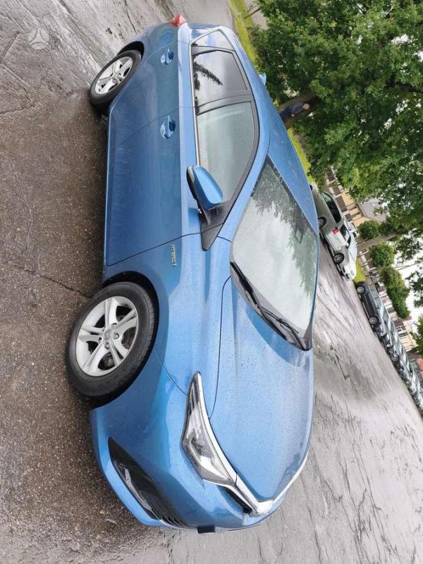 Blue Toyota Auris 2018 in Kaunas, with an engine capacity of 1.80 L and mileage of 130 thousand km for 12800 €, photo 7 on AUTOMOTO.COM.LV