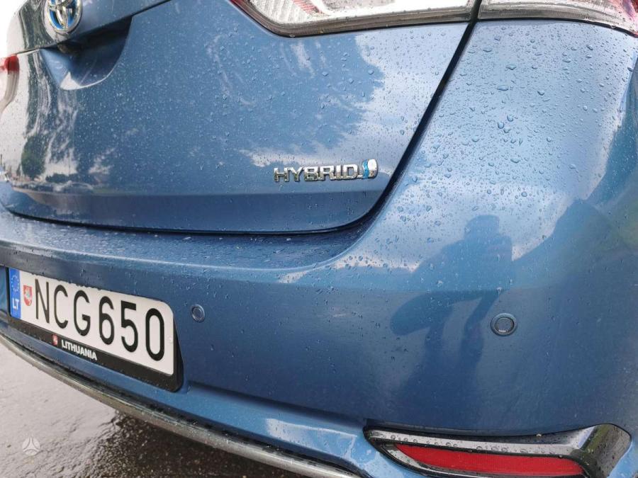 Blue Toyota Auris 2018 in Kaunas, with an engine capacity of 1.80 L and mileage of 130 thousand km for 12800 €, photo 13 on AUTOMOTO.COM.LV