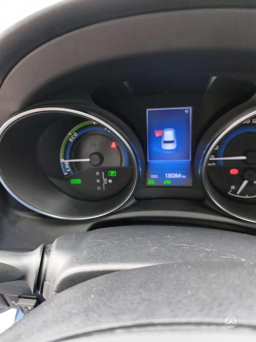 Blue Toyota Auris 2018 in Kaunas, with an engine capacity of 1.80 L and mileage of 130 thousand km for 12800 €, photo 16 on AUTOMOTO.COM.LV