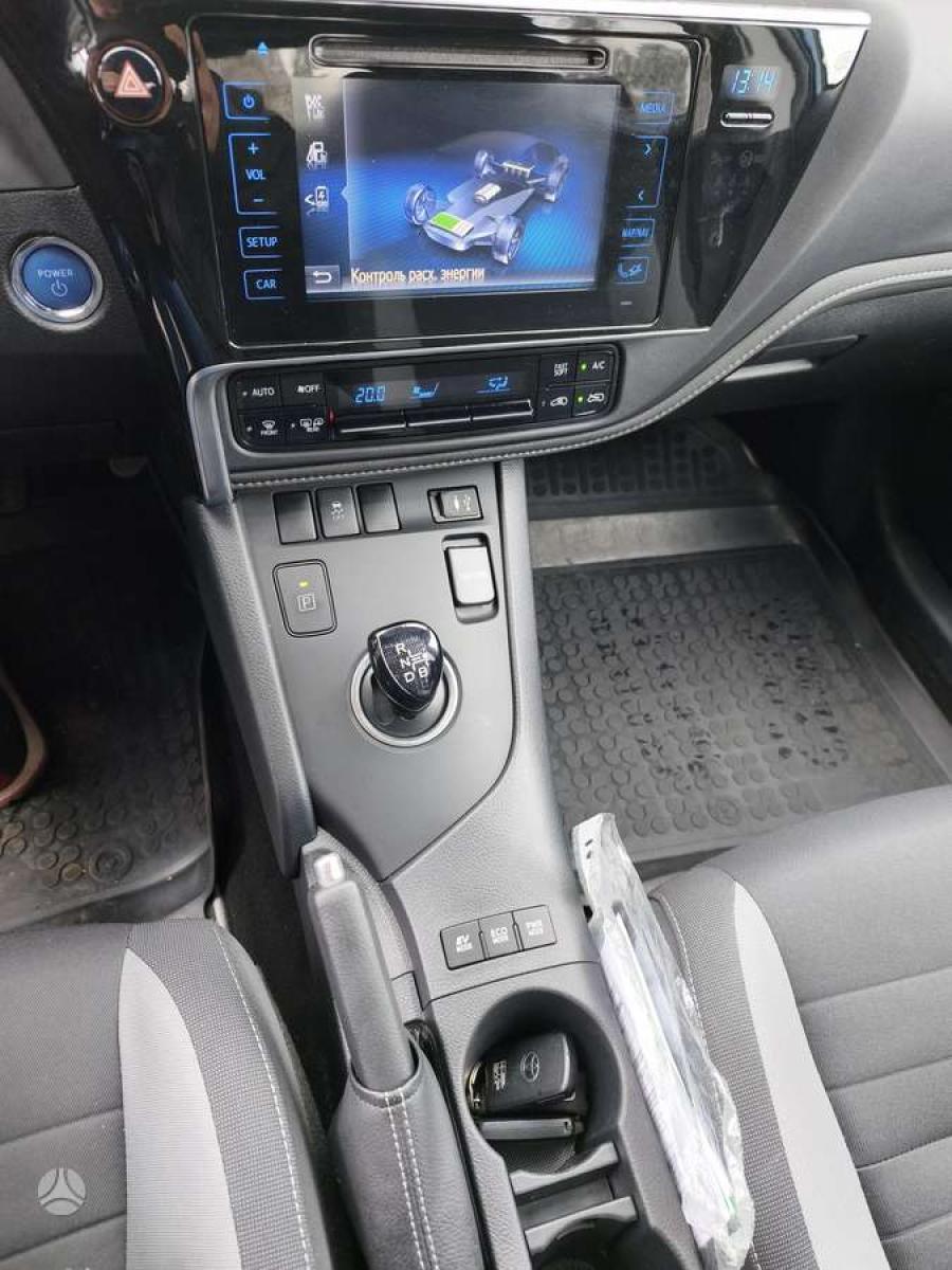 Blue Toyota Auris 2018 in Kaunas, with an engine capacity of 1.80 L and mileage of 130 thousand km for 12800 €, photo 17 on AUTOMOTO.COM.LV