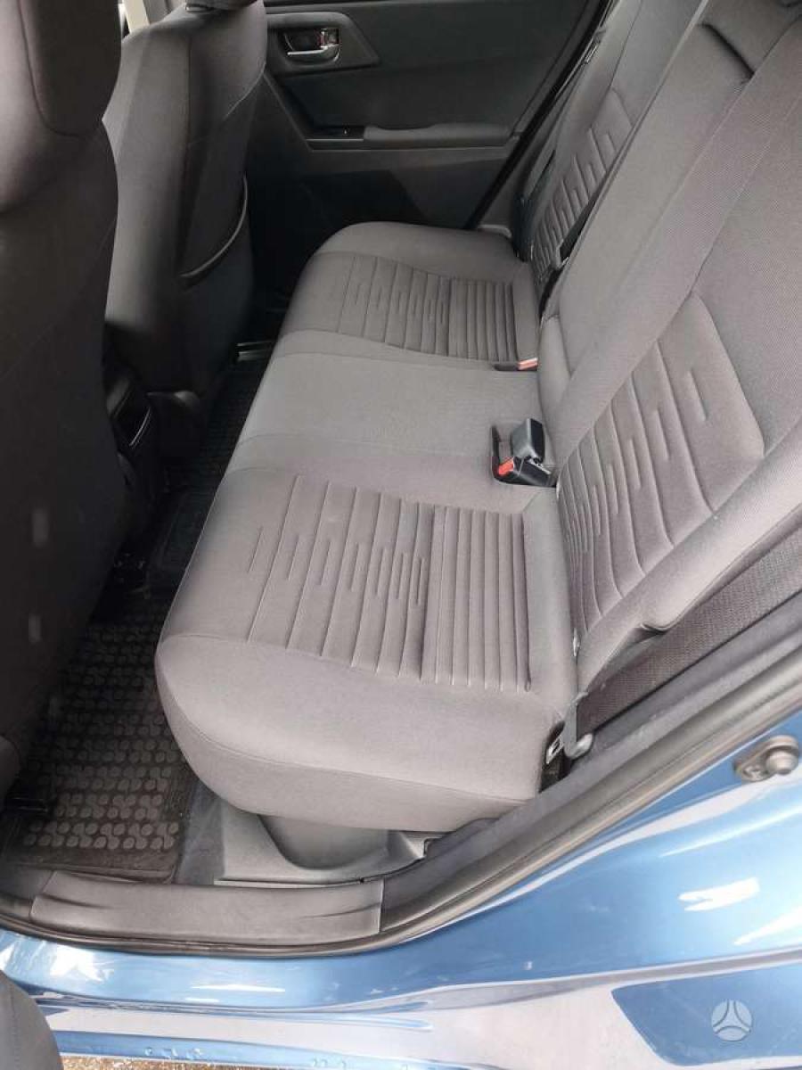 Blue Toyota Auris 2018 in Kaunas, with an engine capacity of 1.80 L and mileage of 130 thousand km for 12800 €, photo 18 on AUTOMOTO.COM.LV