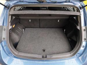 Blue Toyota Auris 2018 in Kaunas, with an engine capacity of 1.80 L and mileage of 130 thousand km for 12800 €, photo 19 on AUTOMOTO.COM.LV
