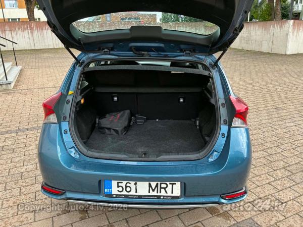 Blue Toyota Auris 2018 in Tallinn, with an engine capacity of 1.80 L and mileage of 128 thousand km for 8999 €, photo 3 on AUTOMOTO.COM.LV