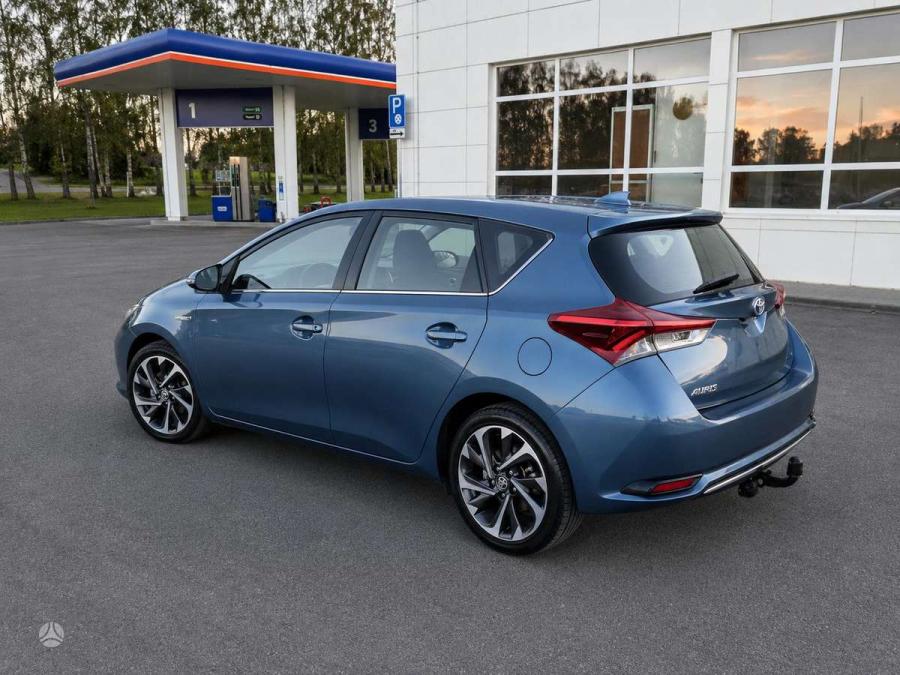 Blue Toyota Auris 2018 in Vilnius, with an engine capacity of 1.80 L and mileage of 200 thousand km for 10700 €, photo 5 on AUTOMOTO.COM.LV