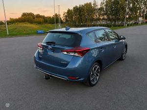 Blue Toyota Auris 2018 in Vilnius, with an engine capacity of 1.80 L and mileage of 200 thousand km for 10700 €, photo 7 on AUTOMOTO.COM.LV