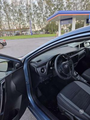 Blue Toyota Auris 2018 in Vilnius, with an engine capacity of 1.80 L and mileage of 200 thousand km for 10700 €, photo 14 on AUTOMOTO.COM.LV