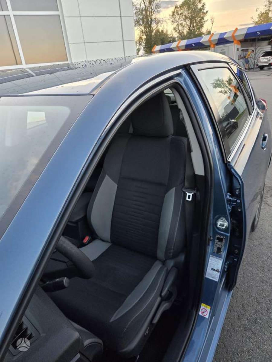 Blue Toyota Auris 2018 in Vilnius, with an engine capacity of 1.80 L and mileage of 200 thousand km for 10700 €, photo 16 on AUTOMOTO.COM.LV