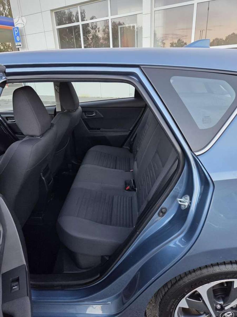Blue Toyota Auris 2018 in Vilnius, with an engine capacity of 1.80 L and mileage of 200 thousand km for 10700 €, photo 17 on AUTOMOTO.COM.LV