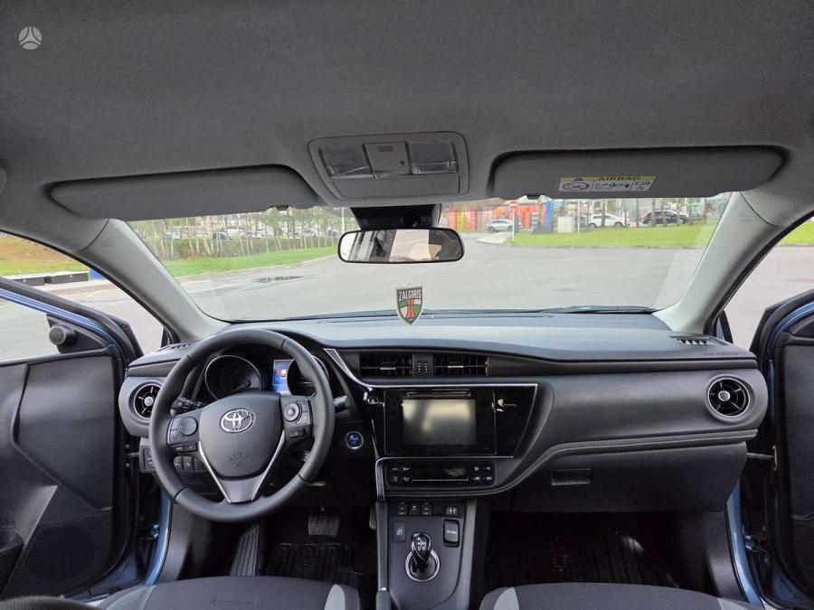 Blue Toyota Auris 2018 in Vilnius, with an engine capacity of 1.80 L and mileage of 200 thousand km for 10700 €, photo 18 on AUTOMOTO.COM.LV