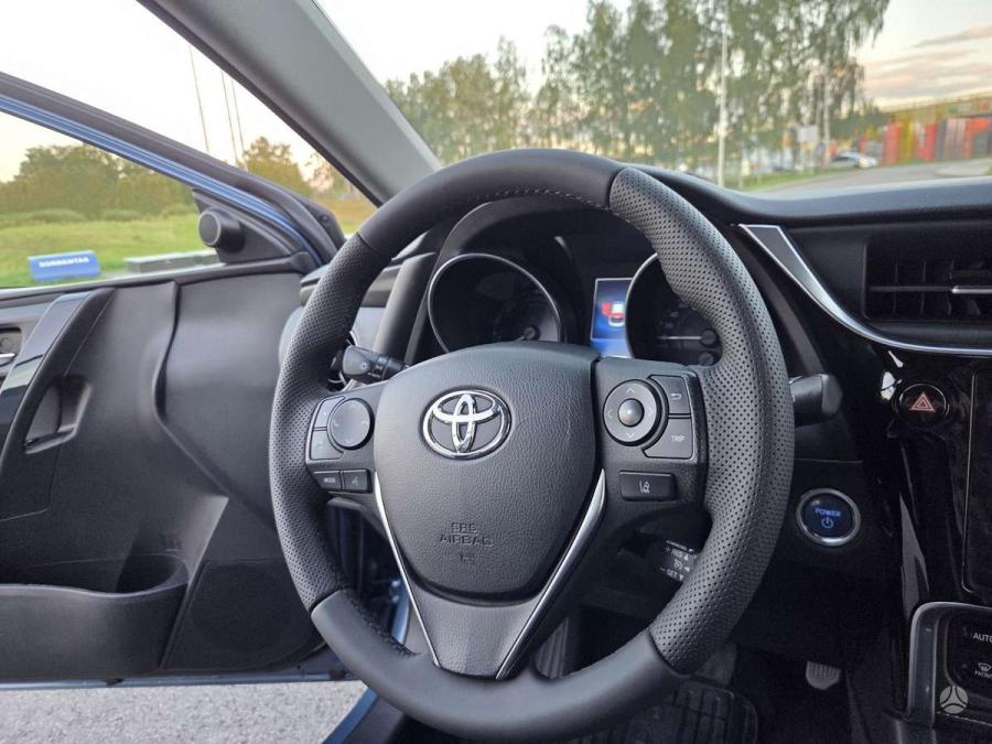 Blue Toyota Auris 2018 in Vilnius, with an engine capacity of 1.80 L and mileage of 200 thousand km for 10700 €, photo 19 on AUTOMOTO.COM.LV