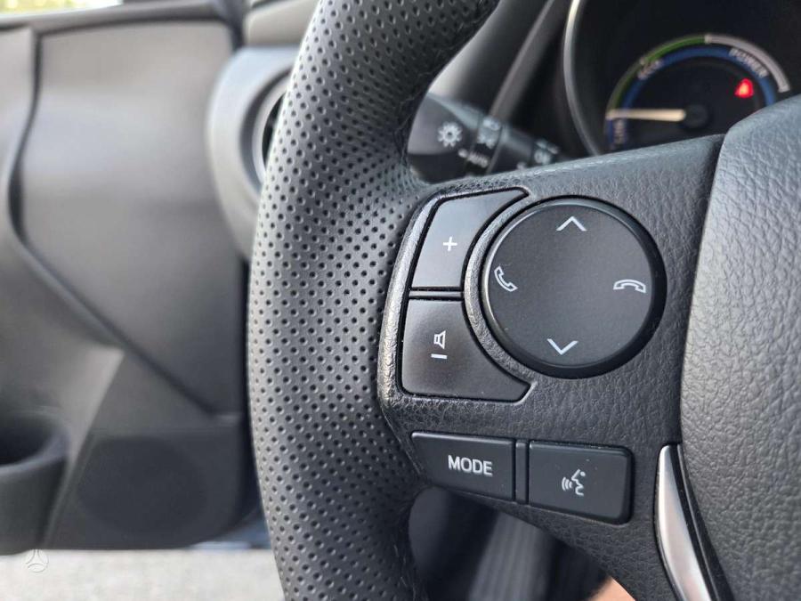 Blue Toyota Auris 2018 in Vilnius, with an engine capacity of 1.80 L and mileage of 200 thousand km for 10700 €, photo 22 on AUTOMOTO.COM.LV