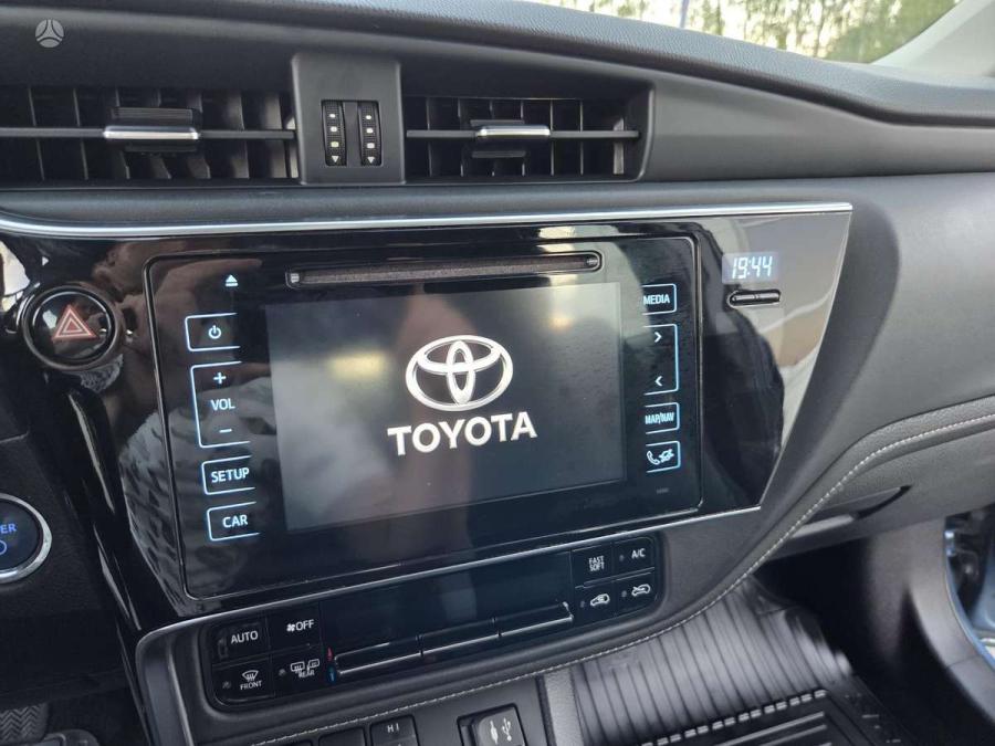 Blue Toyota Auris 2018 in Vilnius, with an engine capacity of 1.80 L and mileage of 200 thousand km for 10700 €, photo 23 on AUTOMOTO.COM.LV