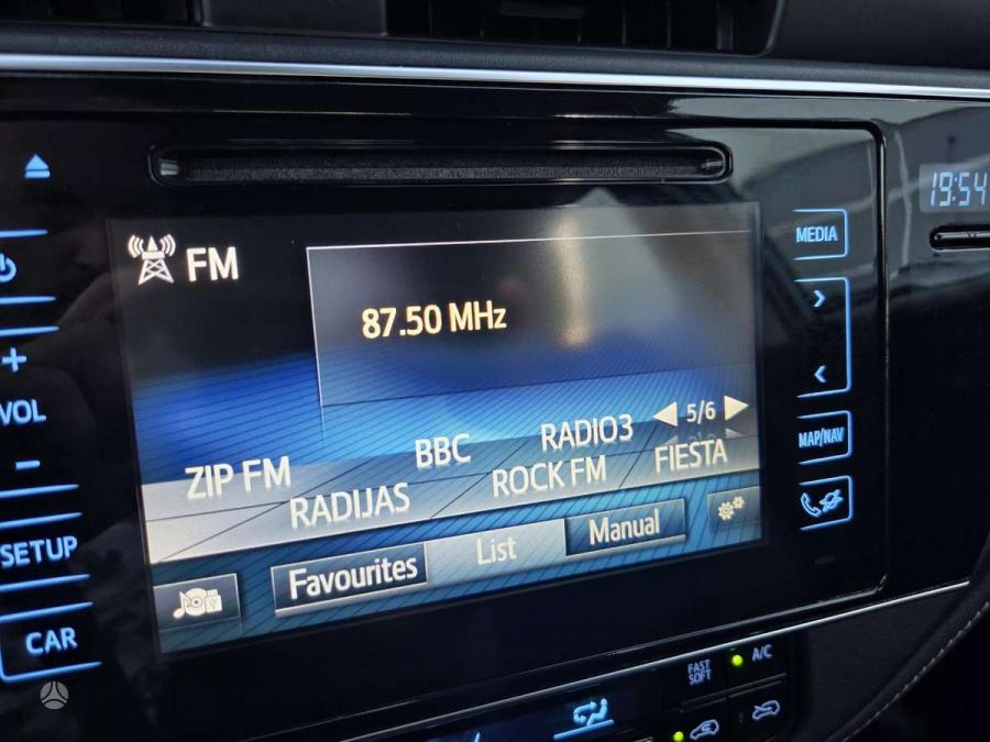 Blue Toyota Auris 2018 in Vilnius, with an engine capacity of 1.80 L and mileage of 200 thousand km for 10700 €, photo 24 on AUTOMOTO.COM.LV