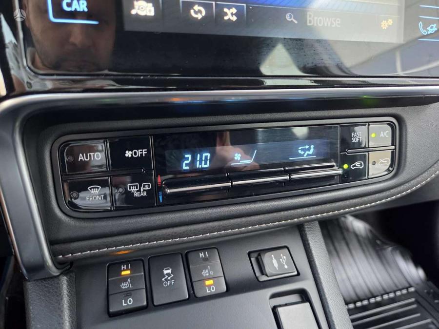 Blue Toyota Auris 2018 in Vilnius, with an engine capacity of 1.80 L and mileage of 200 thousand km for 10700 €, photo 27 on AUTOMOTO.COM.LV
