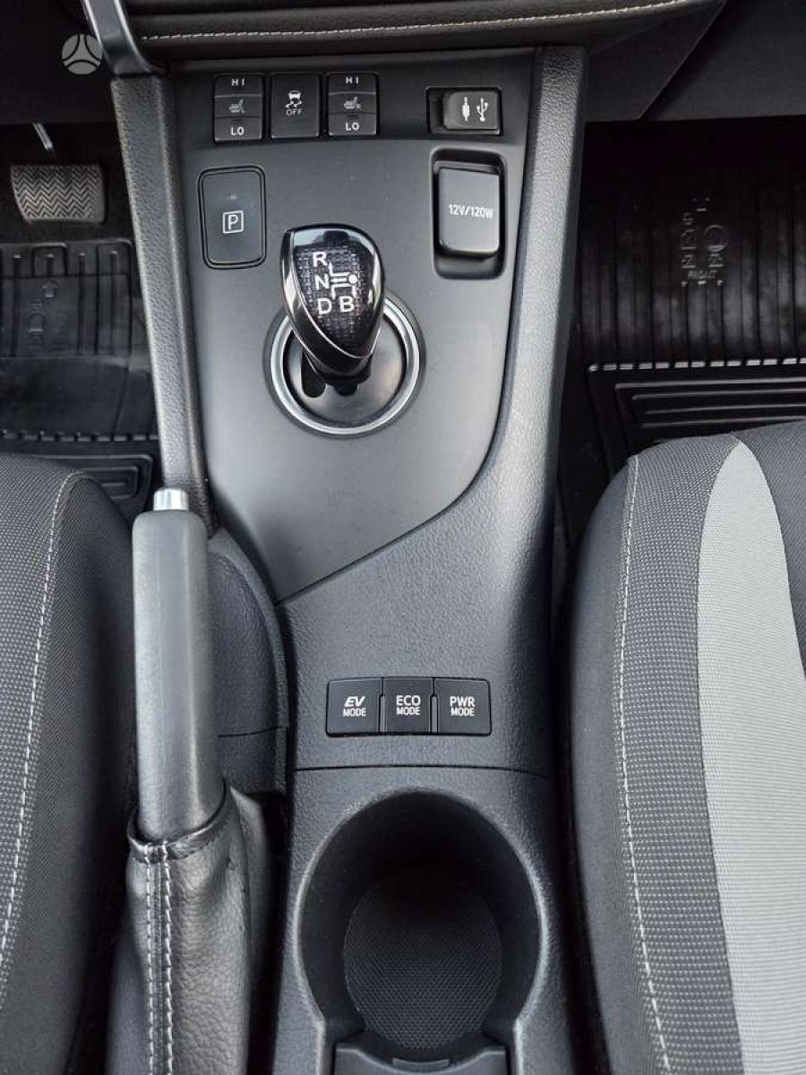 Blue Toyota Auris 2018 in Vilnius, with an engine capacity of 1.80 L and mileage of 200 thousand km for 10700 €, photo 28 on AUTOMOTO.COM.LV
