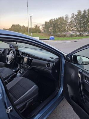 Blue Toyota Auris 2018 in Vilnius, with an engine capacity of 1.80 L and mileage of 200 thousand km for 10700 €, photo 29 on AUTOMOTO.COM.LV