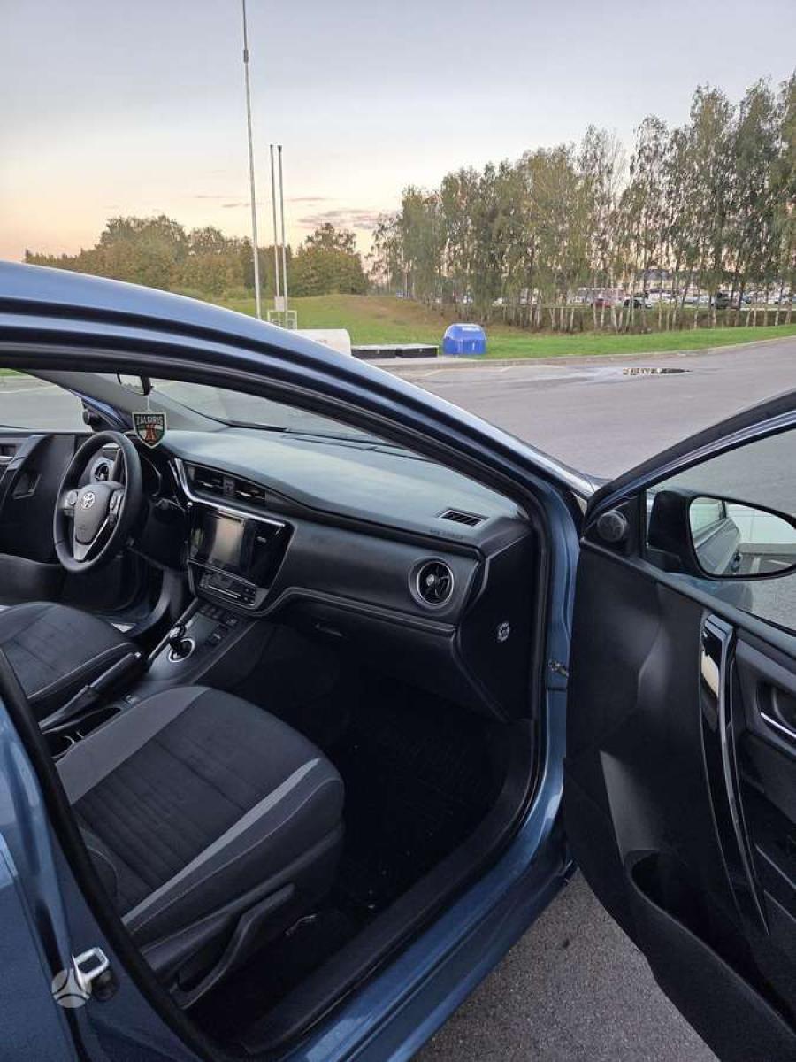 Blue Toyota Auris 2018 in Vilnius, with an engine capacity of 1.80 L and mileage of 200 thousand km for 10700 €, photo 29 on AUTOMOTO.COM.LV
