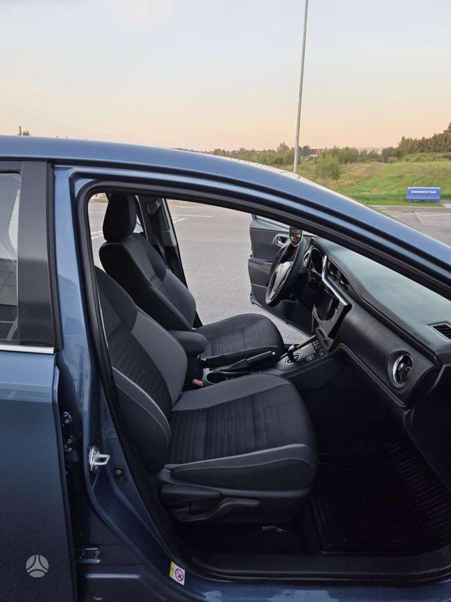 Blue Toyota Auris 2018 in Vilnius, with an engine capacity of 1.80 L and mileage of 200 thousand km for 10700 €, photo 30 on AUTOMOTO.COM.LV