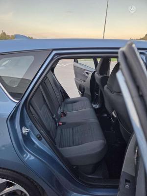 Blue Toyota Auris 2018 in Vilnius, with an engine capacity of 1.80 L and mileage of 200 thousand km for 10700 €, photo 32 on AUTOMOTO.COM.LV