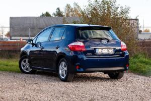 Blue Toyota Auris 2010 in Riga, with an engine capacity of 1.80 L and mileage of 243 thousand km for 5495 €, photo 3 on AUTOMOTO.COM.LV