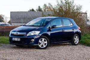 Blue Toyota Auris 2010 in Riga, with an engine capacity of 1.80 L and mileage of 243 thousand km for 5495 €, photo 4 on AUTOMOTO.COM.LV