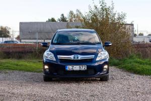 Blue Toyota Auris 2010 in Riga, with an engine capacity of 1.80 L and mileage of 243 thousand km for 5495 €, photo 5 on AUTOMOTO.COM.LV