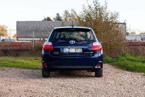 Blue Toyota Auris 2010 in Riga, with an engine capacity of 1.80 L and mileage of 243 thousand km for 5495 €, photo 8 on AUTOMOTO.COM.LV