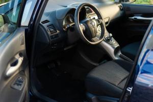 Blue Toyota Auris 2010 in Riga, with an engine capacity of 1.80 L and mileage of 243 thousand km for 5495 €, photo 11 on AUTOMOTO.COM.LV