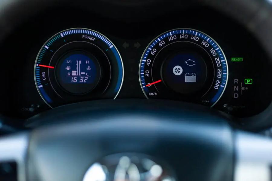 Blue Toyota Auris 2010 in Riga, with an engine capacity of 1.80 L and mileage of 243 thousand km for 5495 €, photo 13 on AUTOMOTO.COM.LV