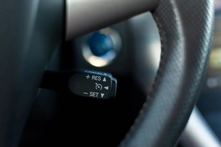 Blue Toyota Auris 2010 in Riga, with an engine capacity of 1.80 L and mileage of 243 thousand km for 5495 €, photo 15 on AUTOMOTO.COM.LV