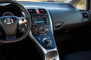 Blue Toyota Auris 2010 in Riga, with an engine capacity of 1.80 L and mileage of 243 thousand km for 5495 €, photo 18 on AUTOMOTO.COM.LV