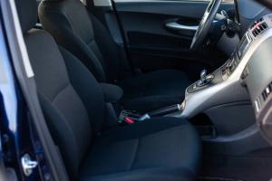 Blue Toyota Auris 2010 in Riga, with an engine capacity of 1.80 L and mileage of 243 thousand km for 5495 €, photo 19 on AUTOMOTO.COM.LV