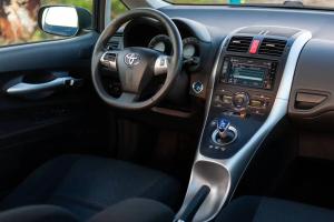 Blue Toyota Auris 2010 in Riga, with an engine capacity of 1.80 L and mileage of 243 thousand km for 5495 €, photo 21 on AUTOMOTO.COM.LV