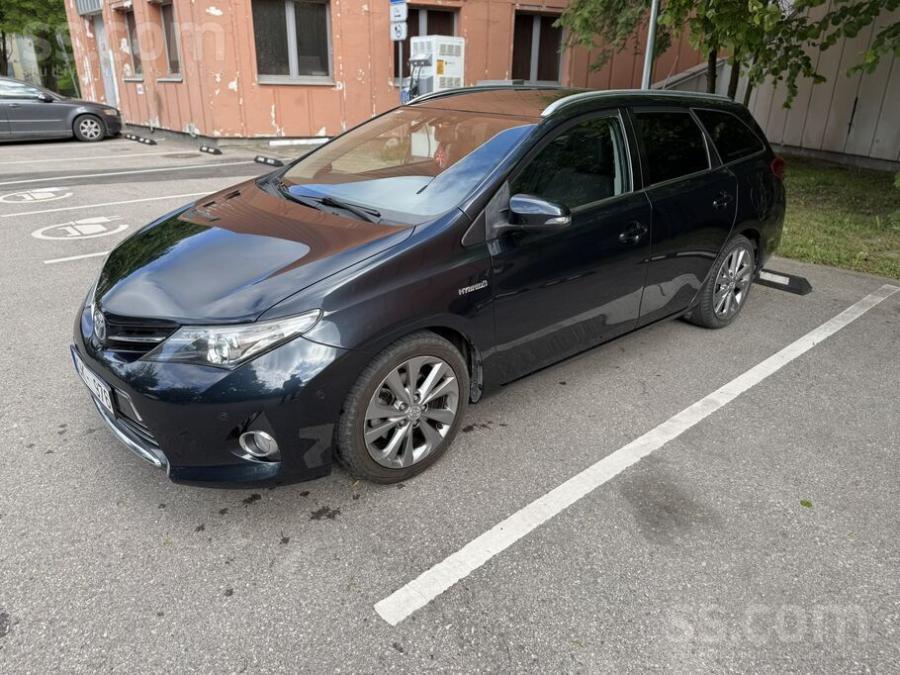 Zils Toyota Auris 2013 Ogre, ar dzinēja tilpumu 1.80 L un nobraukumu 251 tūkst. km par 8400 €, foto 1 vietnē AUTOMOTO.COM.LV