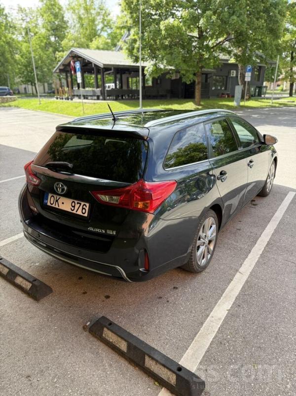 Blue Toyota Auris 2013 in Ogre, with an engine capacity of 1.80 L and mileage of 251 thousand km for 8400 €, photo 10 on AUTOMOTO.COM.LV
