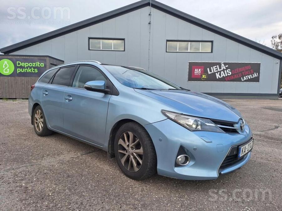 Zils Toyota Auris 2013 Rīga, ar dzinēja tilpumu 2.00 L un nobraukumu 190 tūkst. km par 3600 €, foto 3 vietnē AUTOMOTO.COM.LV