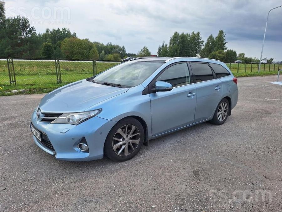 Zils Toyota Auris 2013 Rīga, ar dzinēja tilpumu 2.00 L un nobraukumu 190 tūkst. km par 3600 €, foto 4 vietnē AUTOMOTO.COM.LV