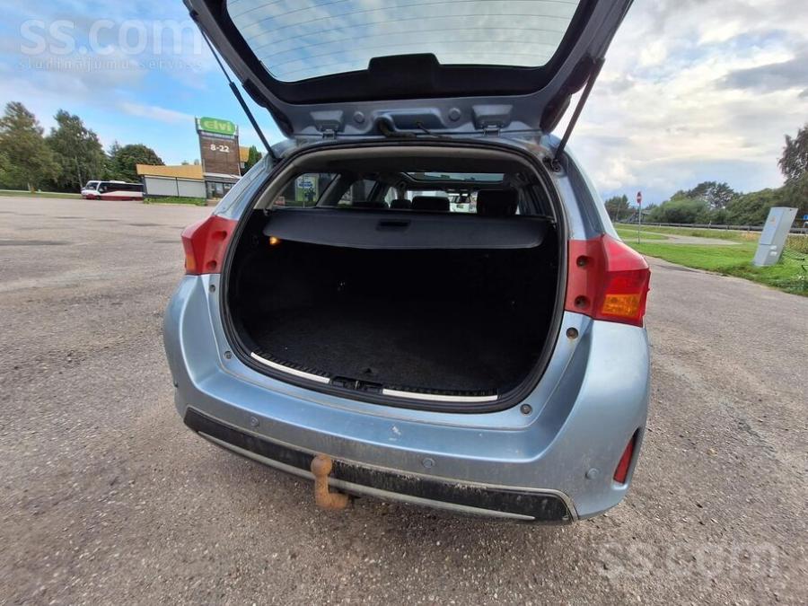 Zils Toyota Auris 2013 Rīga, ar dzinēja tilpumu 2.00 L un nobraukumu 190 tūkst. km par 3600 €, foto 8 vietnē AUTOMOTO.COM.LV