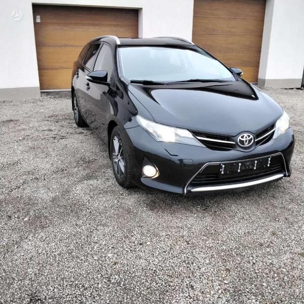 Blue Toyota Auris 2014 in Alytus, with an engine capacity of 1.60 L and mileage of 187 thousand km for 7800 €, photo 2 on AUTOMOTO.COM.LV