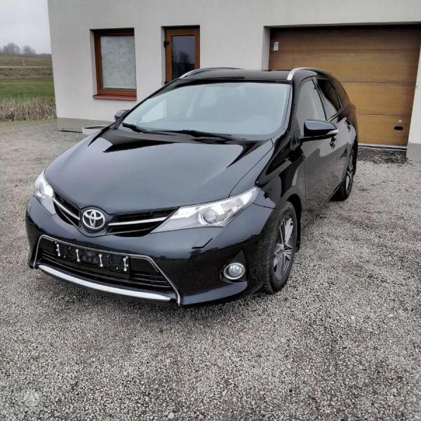 Blue Toyota Auris 2014 in Alytus, with an engine capacity of 1.60 L and mileage of 187 thousand km for 7800 €, photo 3 on AUTOMOTO.COM.LV